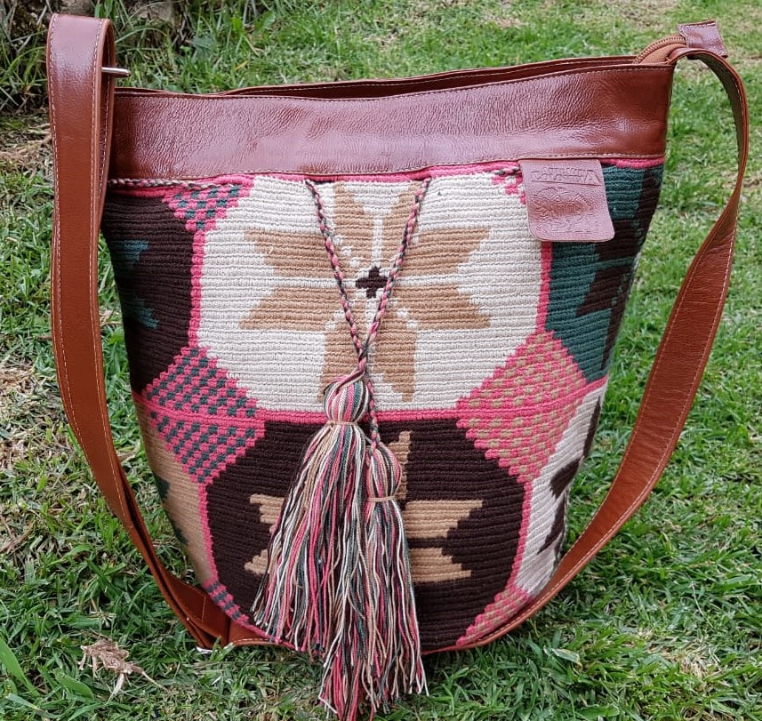 Venta > mochilas wayuu con cuero > en stock